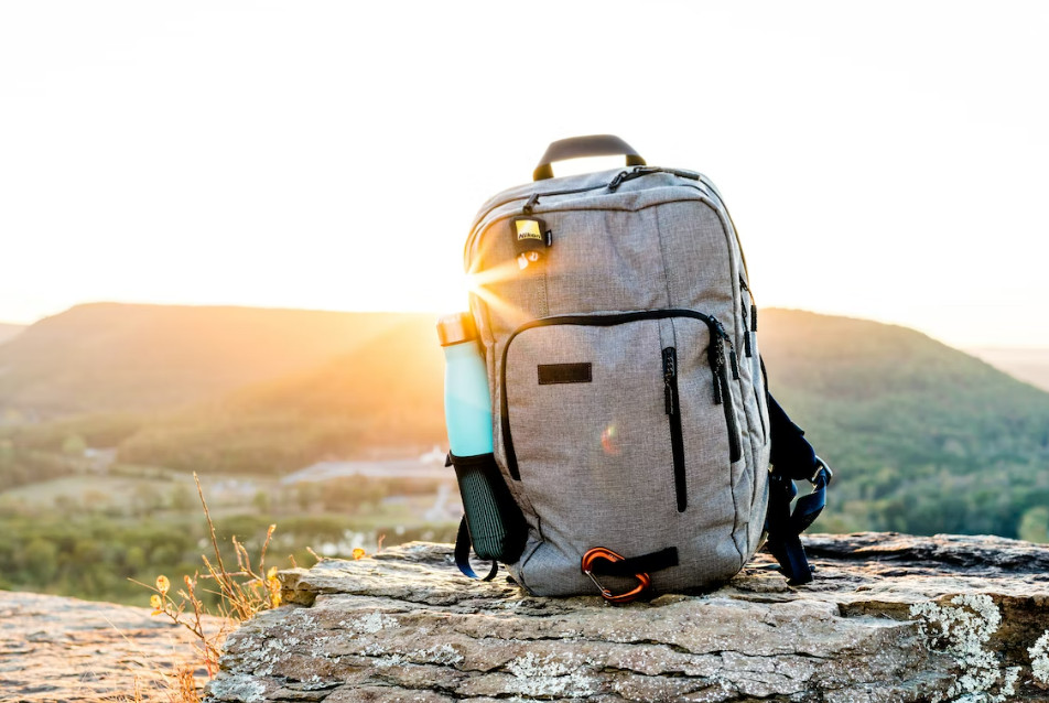 EL - Backpack: Το λάθος που κάνεις και δεν σου φτάνει ο χώρος να ...