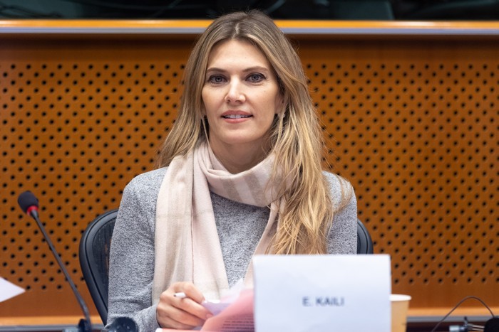 EL - Qatargate: Αγκαλιά με την κόρη της η Εύα Καϊλή - Η πρώτη συνάντηση ...