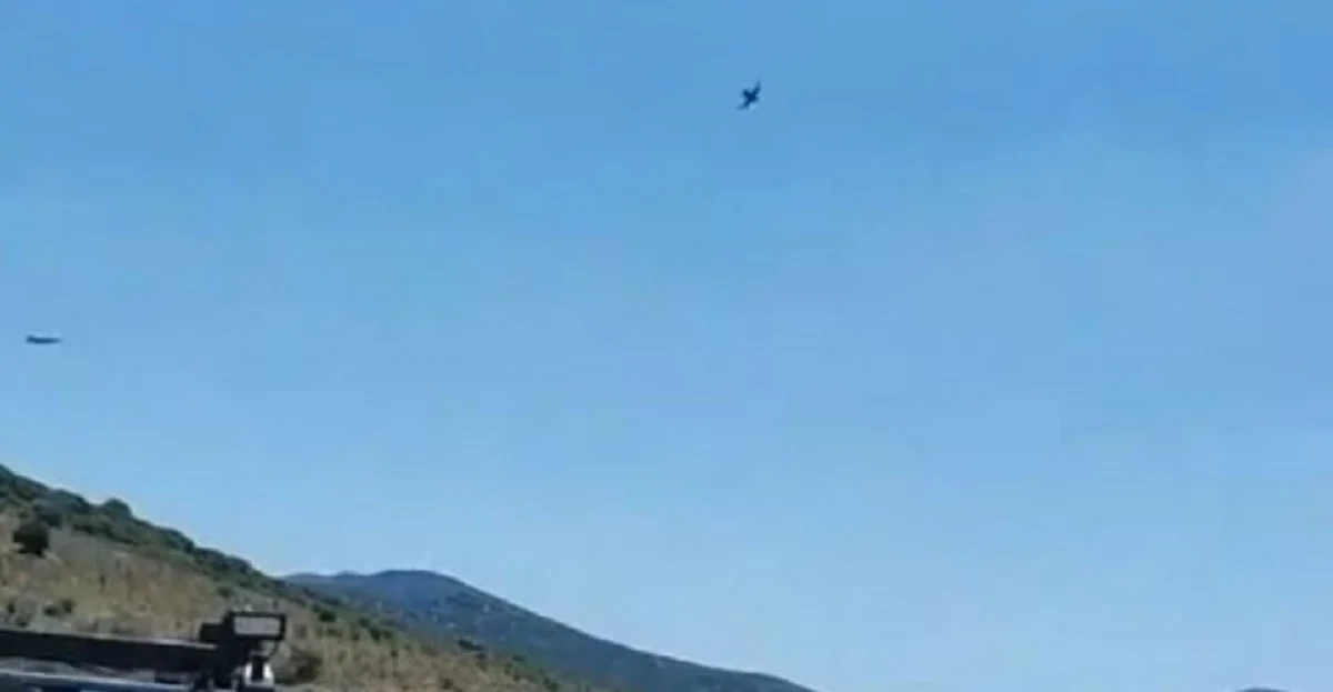 EL - Ανδραβίδα: Όταν ο υποσμηναγός είχε πετάξει πάνω από το χωριό του ...