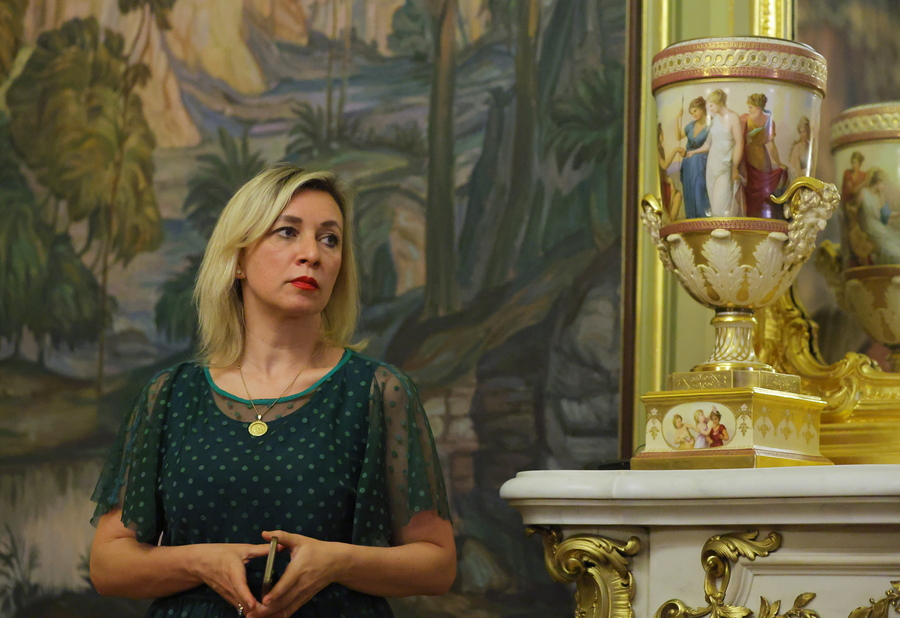 EL - Δείτε τη Ζαχάροβα να μιλάει... άπταιστα κινεζικά! video