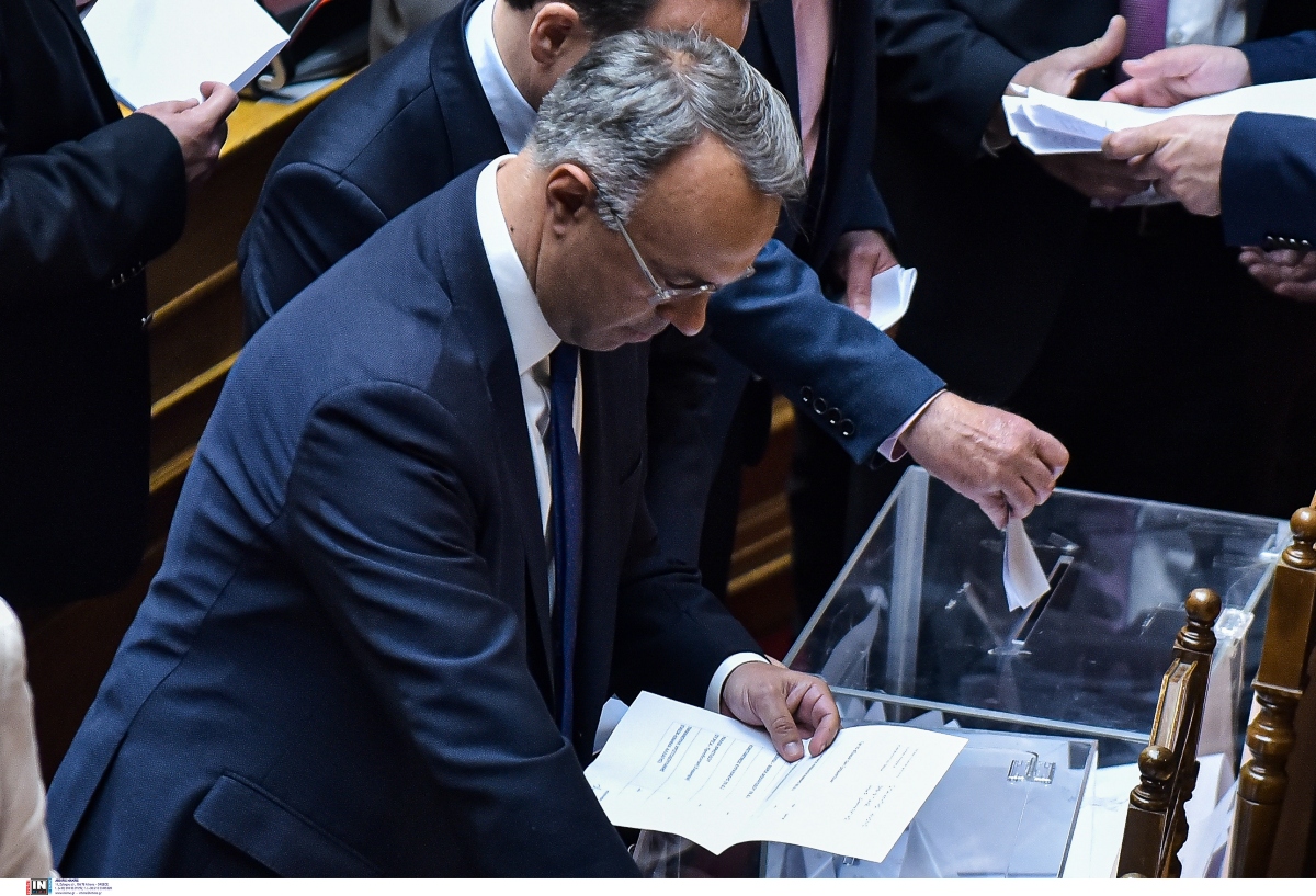 EL - Ο Σταϊκούρας άφησε άφωνους τους πολίτες! Τι παράδεχθηκε για τα ...