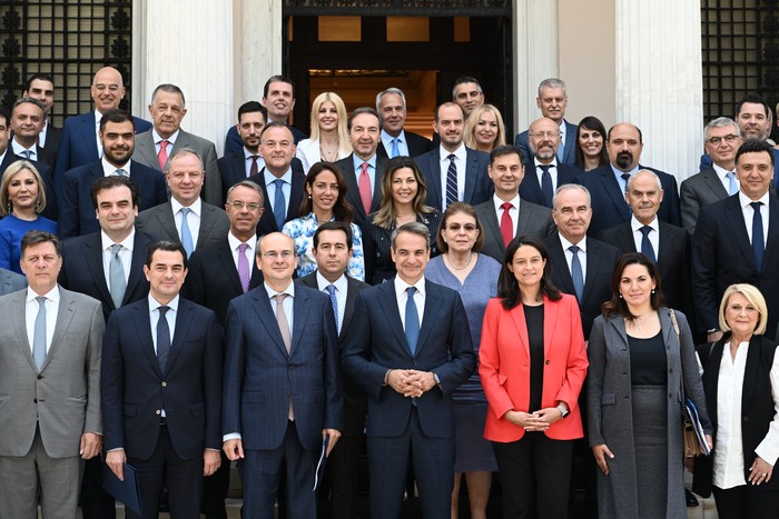 EL - Ομόφυλα ζευγάρια: Ποιός Υπουργός δεν αποκλείει ακόμα και παραίτησή ...