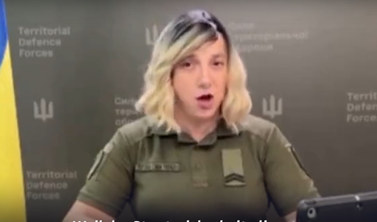 EL - Η τρανς Sarah Ashton-Cirillo είναι το νέο πρόσωπο των ενόπλων ...