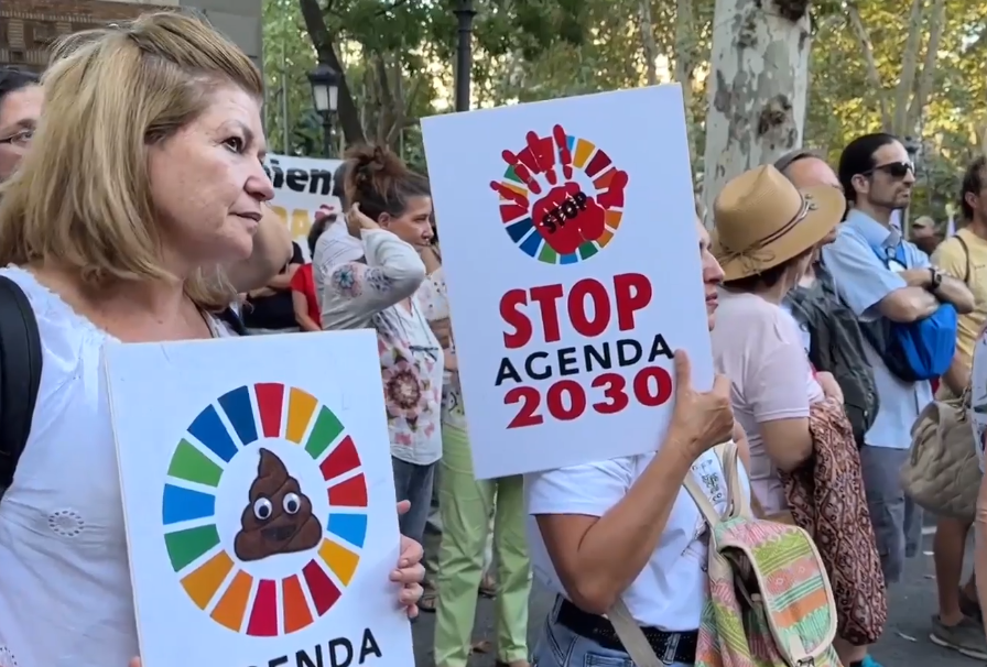 EL - Διαδηλωτές στη Μαδρίτη: «Σταματήστε την Ατζέντα 2030», vid