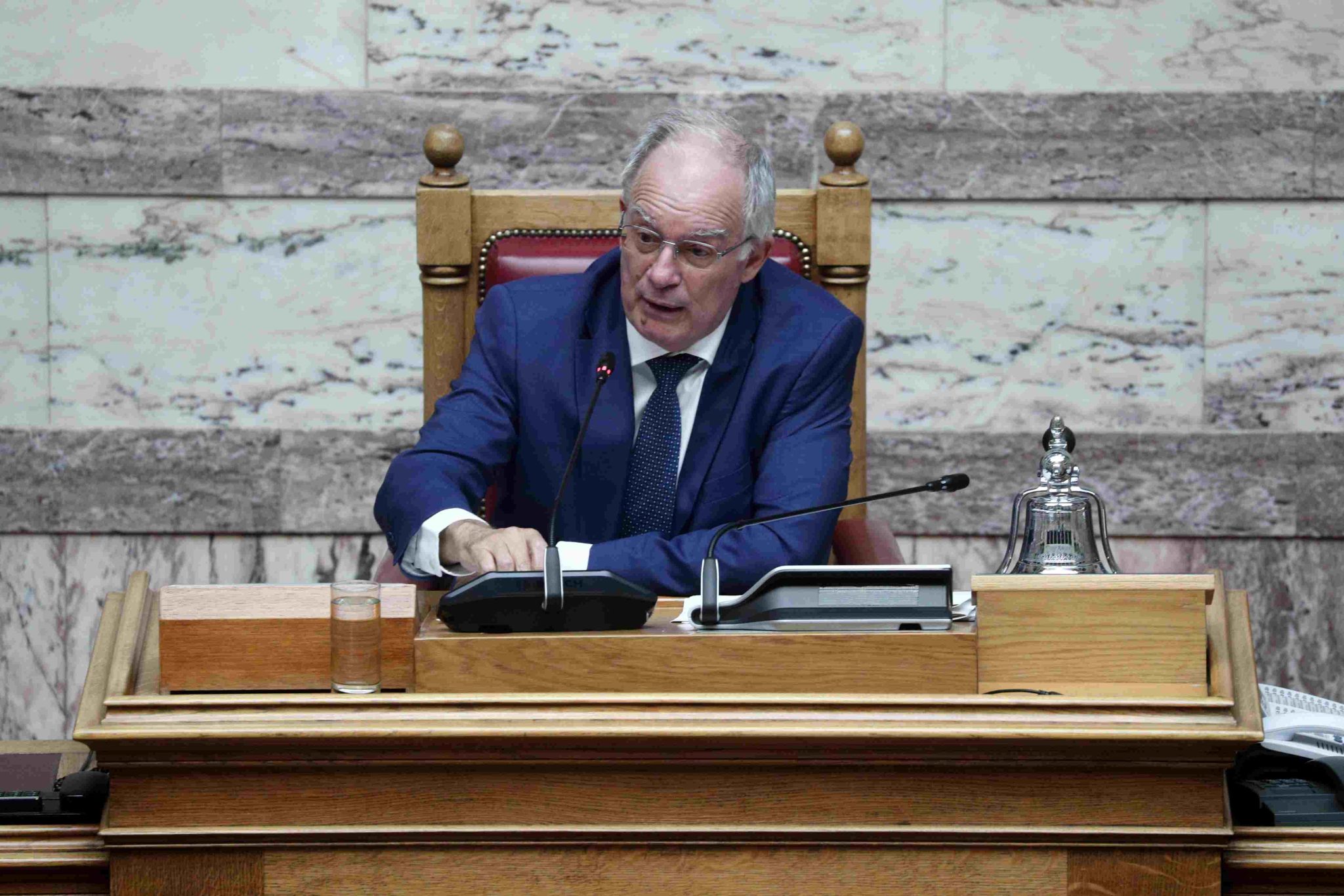 EL - «Ψηφιακό νόμισμα με τη μορφή τσιπ μέσα σας»: "Τρομακτικά" λόγια ...