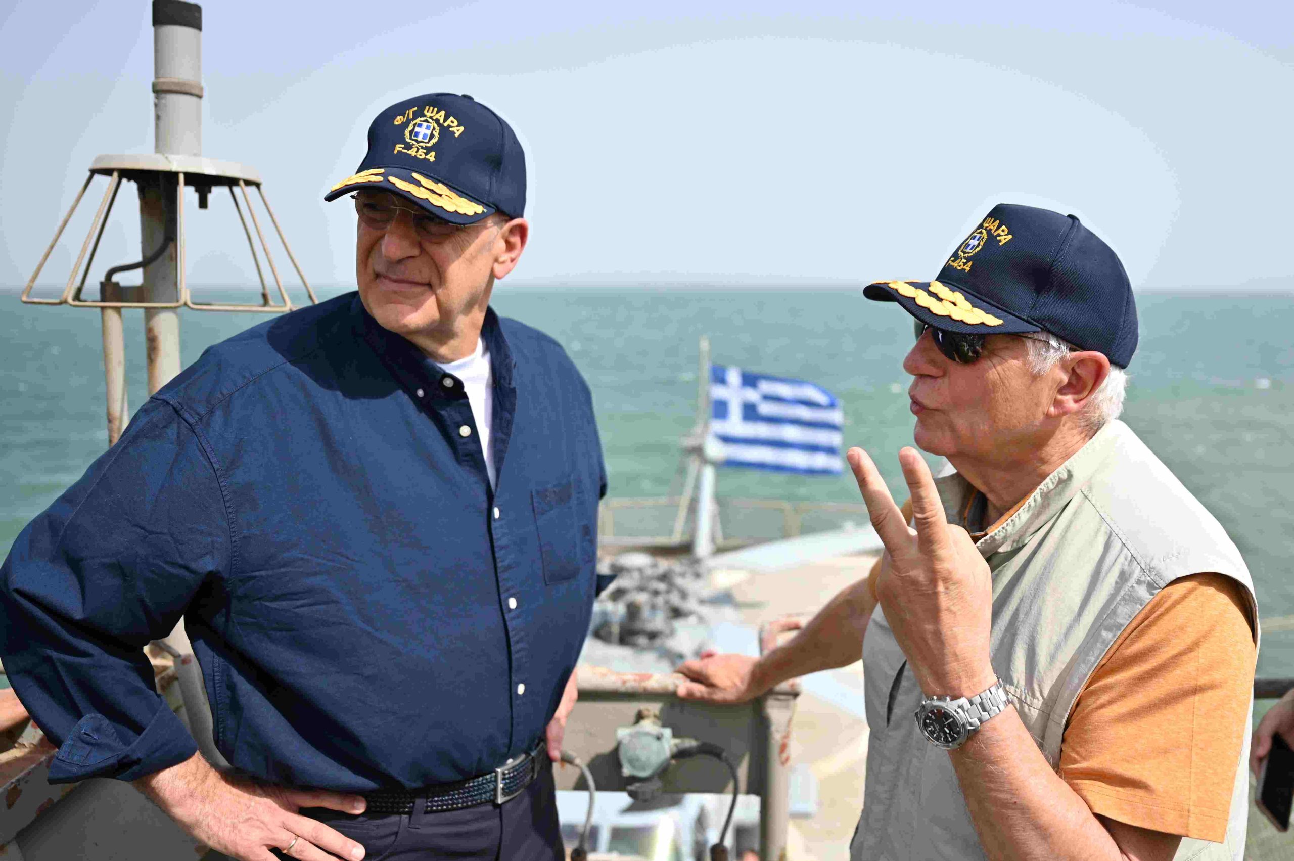 EL - Επίσκεψη Δένδια και Μπορέλ στη φρεγάτα "ΨΑΡΑ" σε λιμάνι του Τζιμπουτί