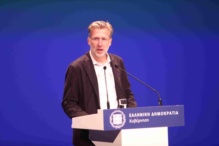 EL - «Ψηφιακό νόμισμα με τη μορφή τσιπ μέσα σας»: "Τρομακτικά" λόγια ...