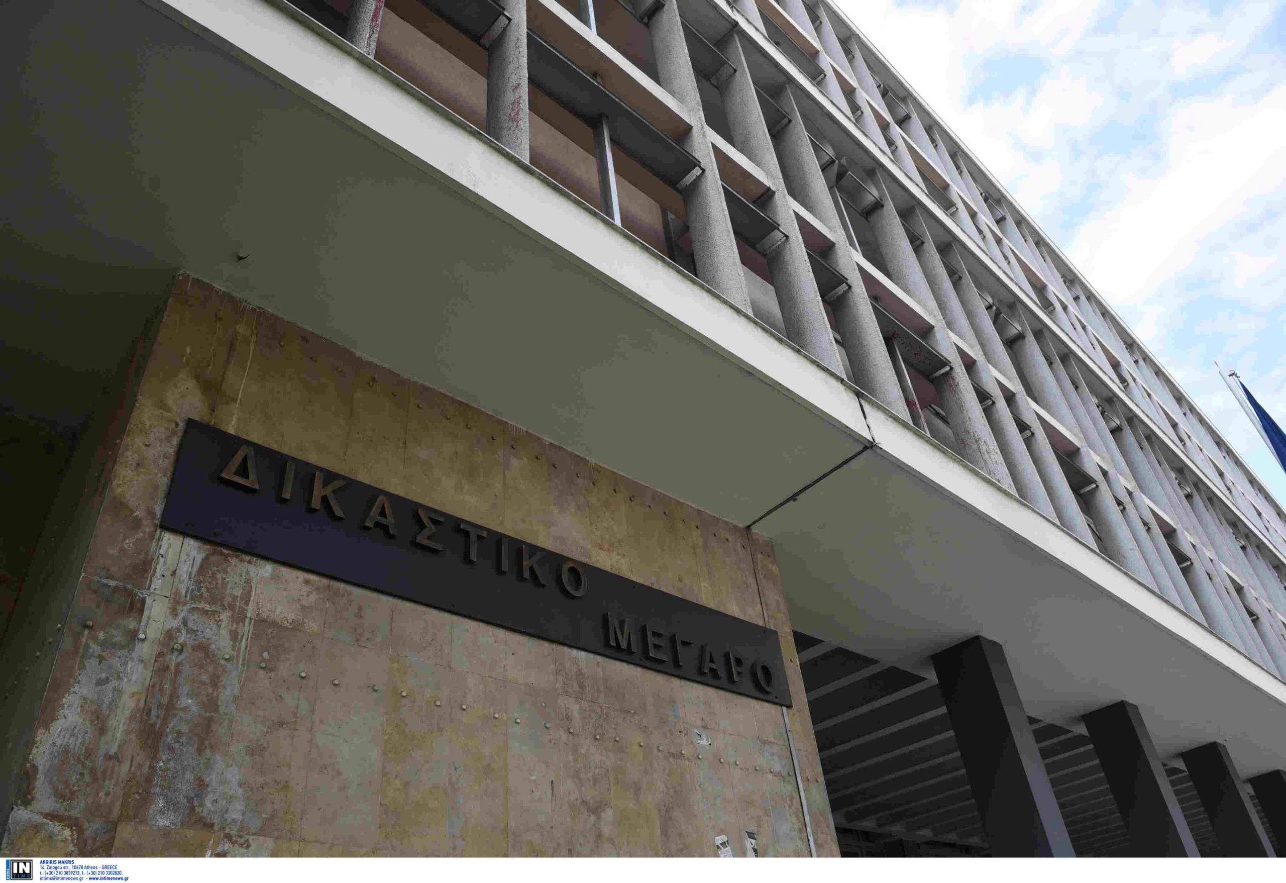 EL - Σοκ στη Θεσσαλονίκη: Πήγαινε σε ερωτικό μασάζ με την 8χρονη κόρη ...