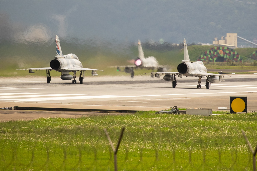 EL - Γαλλία: Θα στείλουμε μαχητικά Mirage 2000 στην Ουκρανία