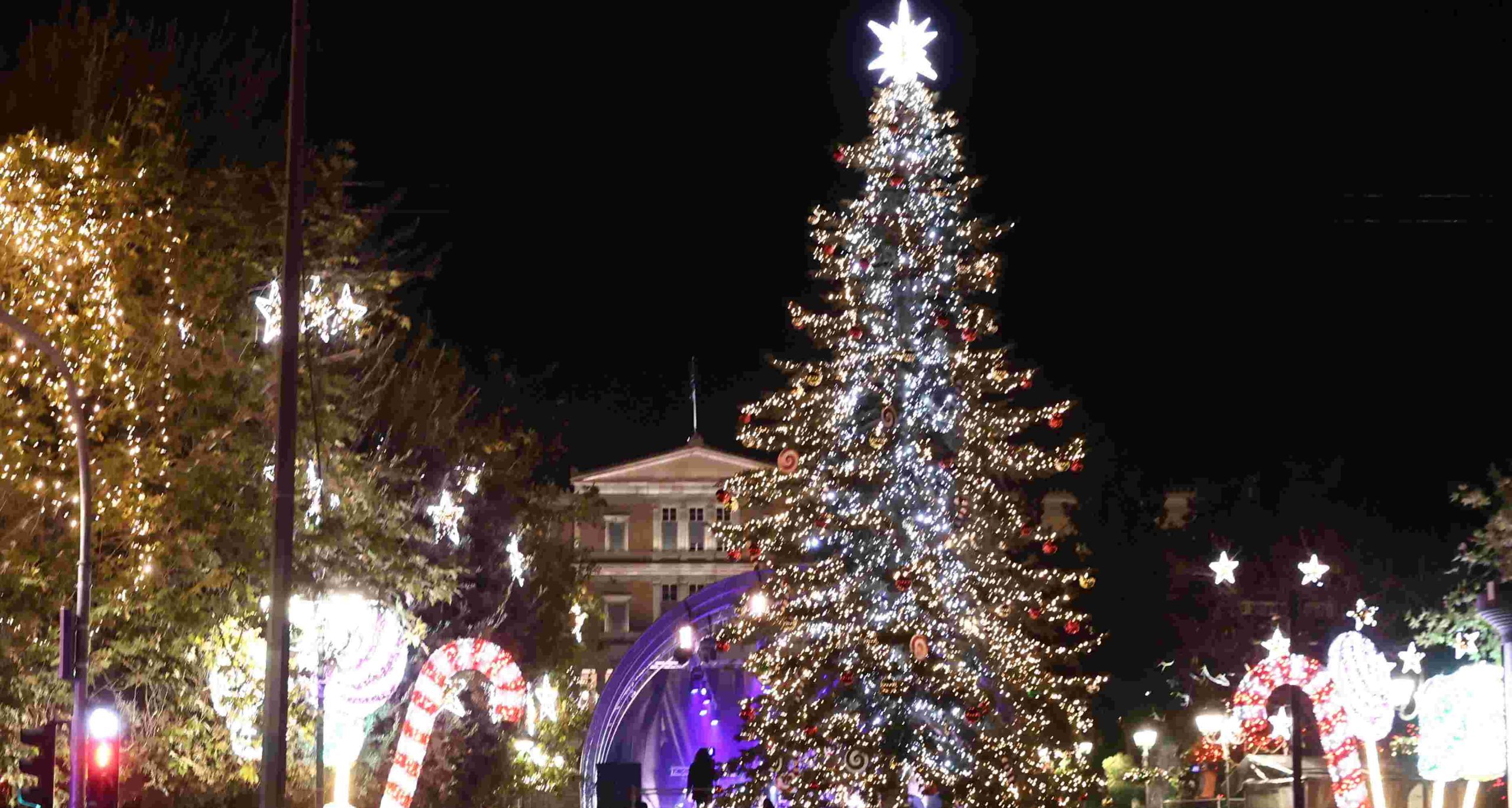 EL - Παρέλαση αστέρων στο Χριστουγεννιάτικο χωριό της Περιφέρειας ...