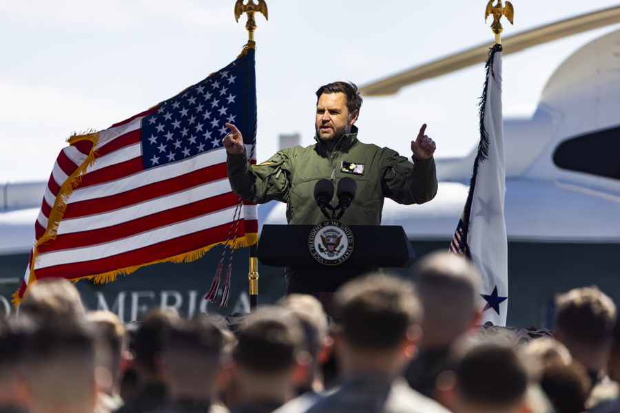 EL - Οι ΗΠΑ έχουν για πρώτη φορά κανονικό αντιπρόεδρο και όχι ...