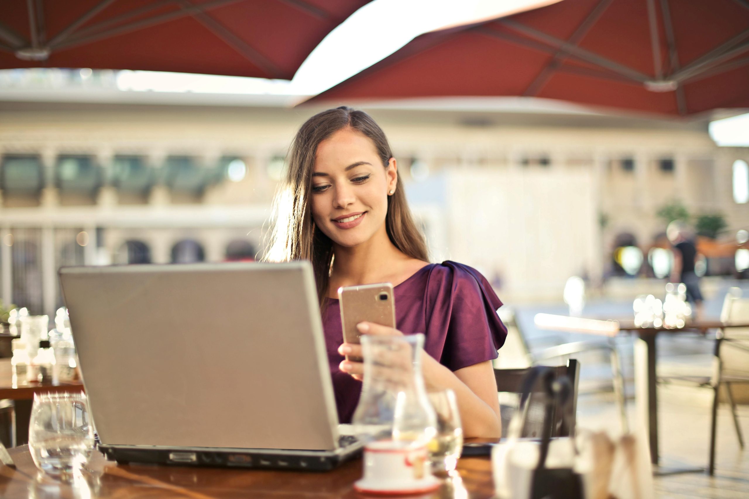 EL - Κοινωνικό πείραμα: Άφησε laptop σε εμπορικό κέντρο της Κίνας και ...