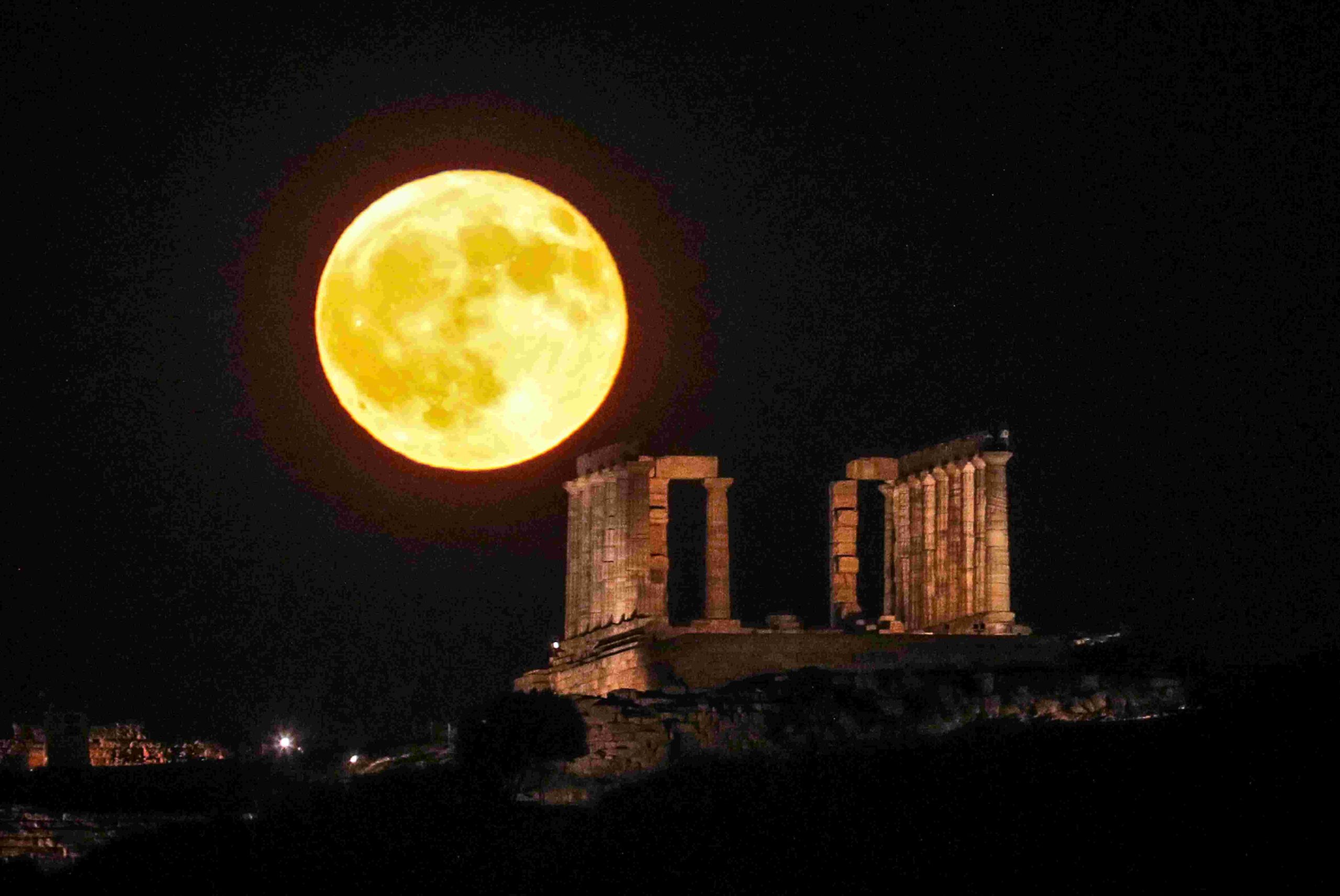 EL - Αυγουστιάτικη Πανσέληνος: Μαγευτικές εικόνες από το φεγγάρι του ...
