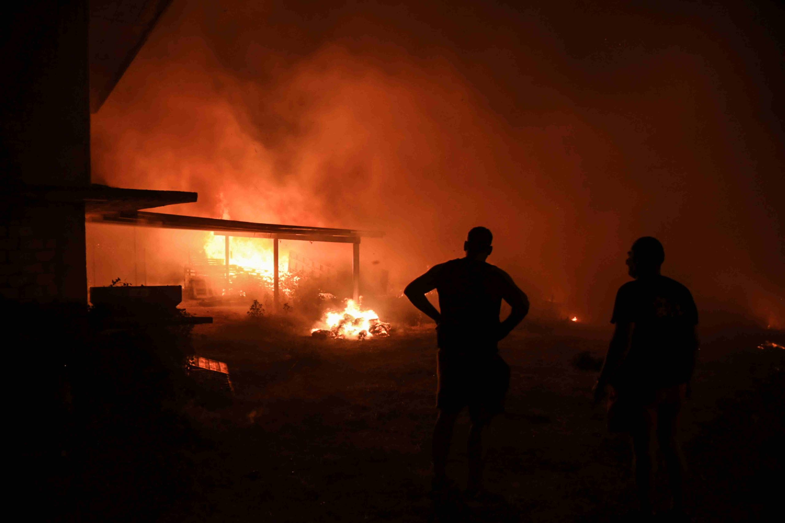 EL - Πάτρα: Στη φυλακή ο 19χρονος και ο 27χρονος για την φωτιά στα Συχαινά