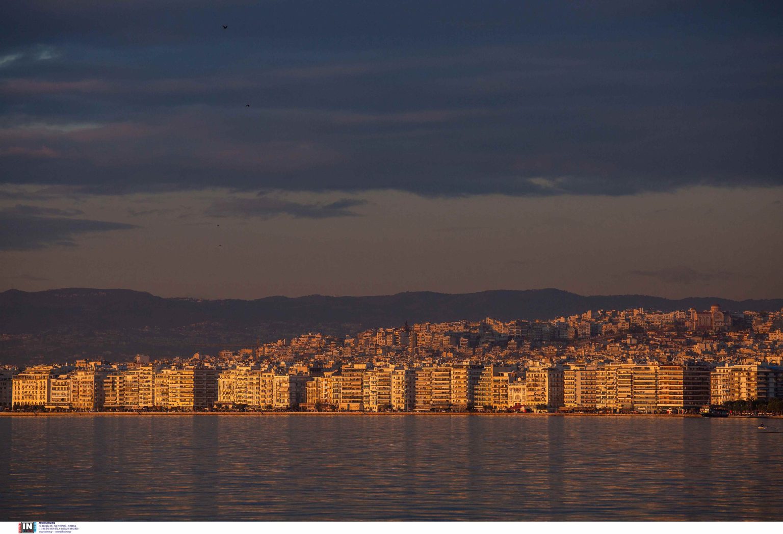 EL - Χειροπέδες σε ανήλικους στη Θεσσαλονίκη - Έκλεβαν ηλεκτρικά ...
