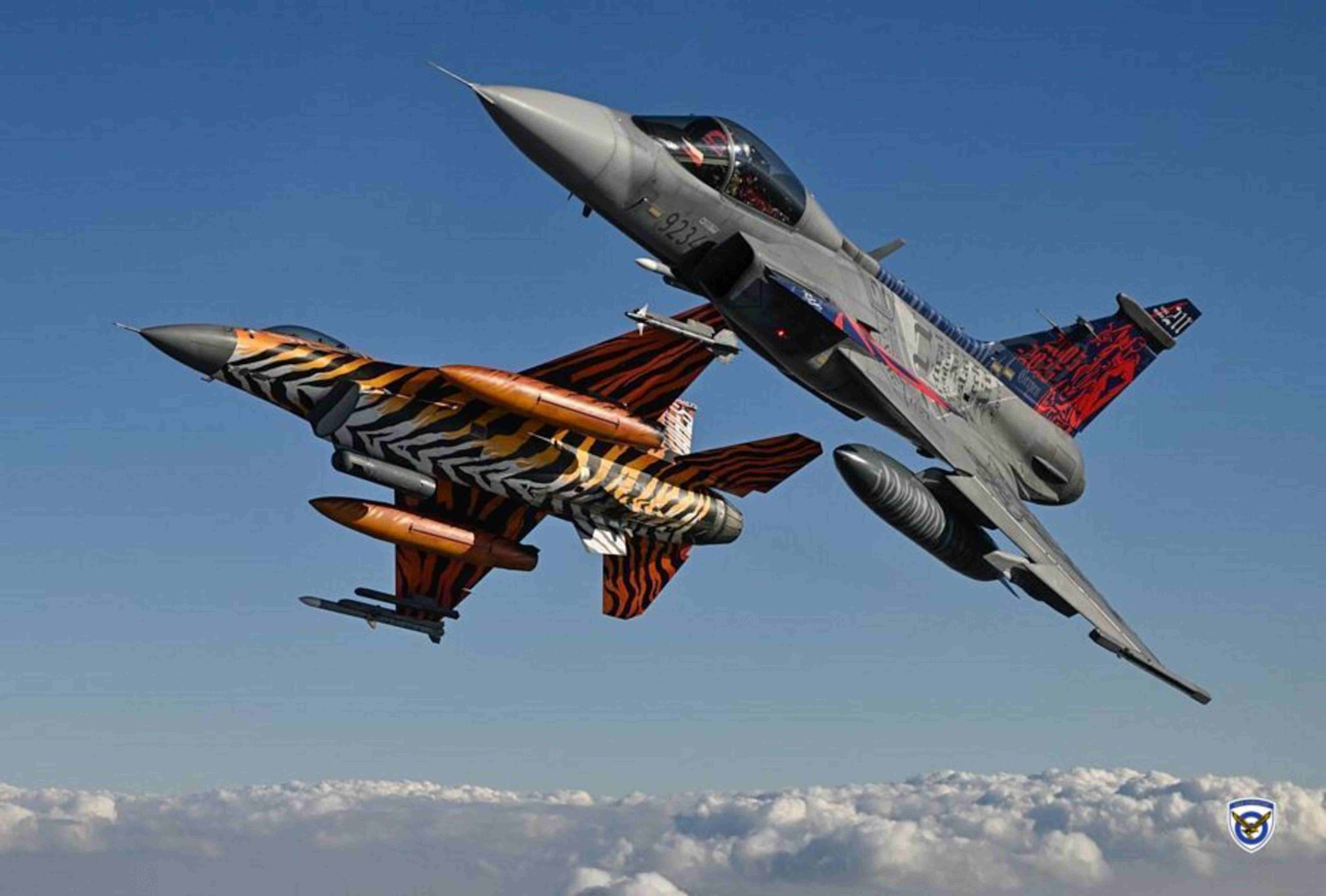 EL - ΓΕΑ: Εντυπωσιακές εικόνες από τη συμμετοχή της 335 Μοίρας στην ...