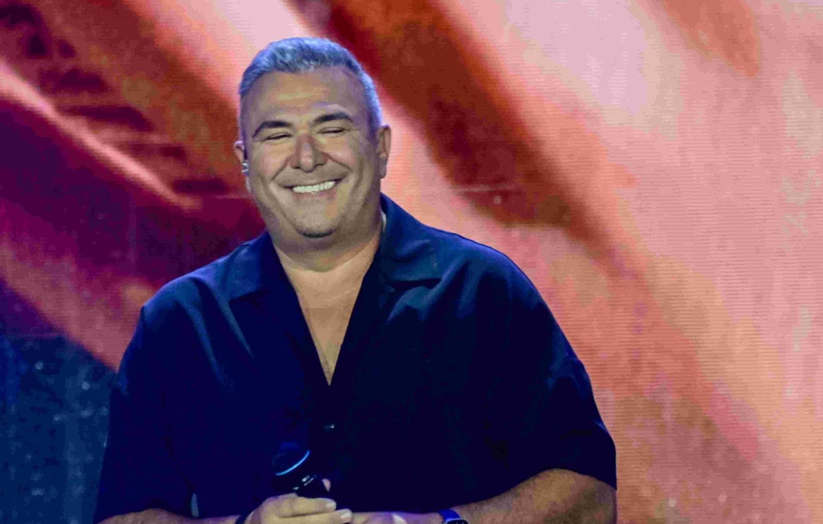 EL - Ο Αντώνης Ρέμος ανέβασε την κόρη του στη σκηνή στη Θεσσαλονίκη και ...